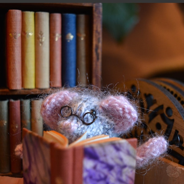Library Mouse Decal - Etsy