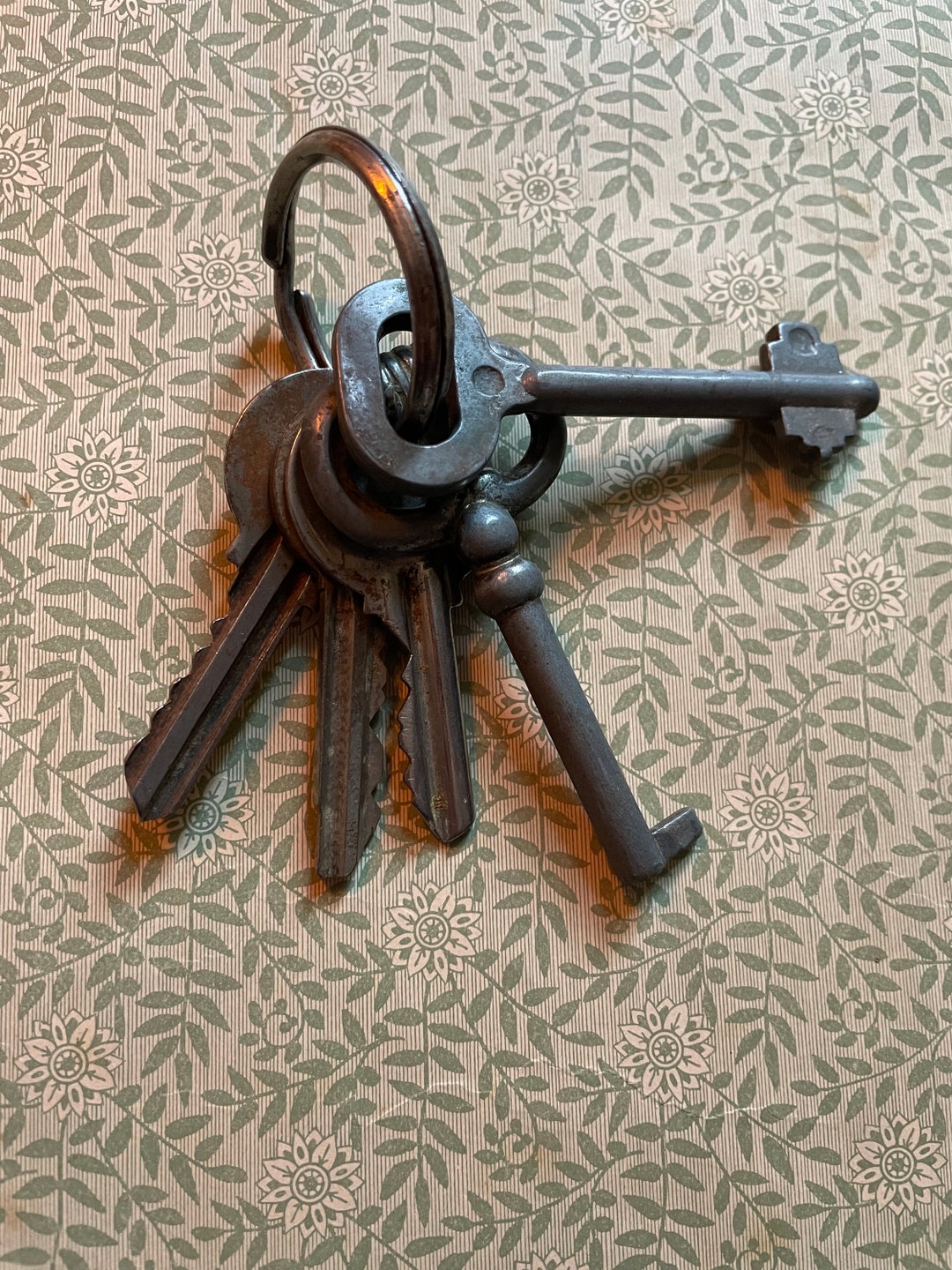 Lot of 5 Antique Vintage Skeleton Keys on Loop Gift Jewelry Supply ...