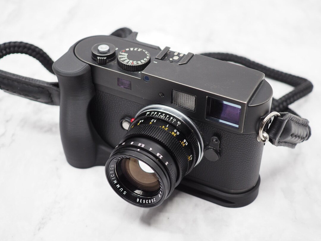 Leica M9 Ergonomic Grip W/integral Thumb Grip Extra Battery & SD ...