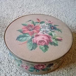 Vintage 1940's Guildcraft New York Floral Textured Round Tin Container ...