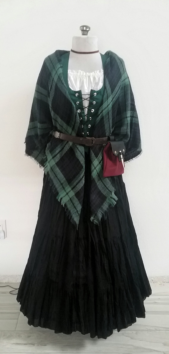 Traditional Female Irish Clothing