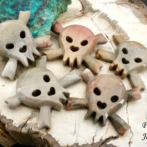 Skulls Pendant (ETP00333) Halloween/carnalian/polychrome Jasper/picasso ...