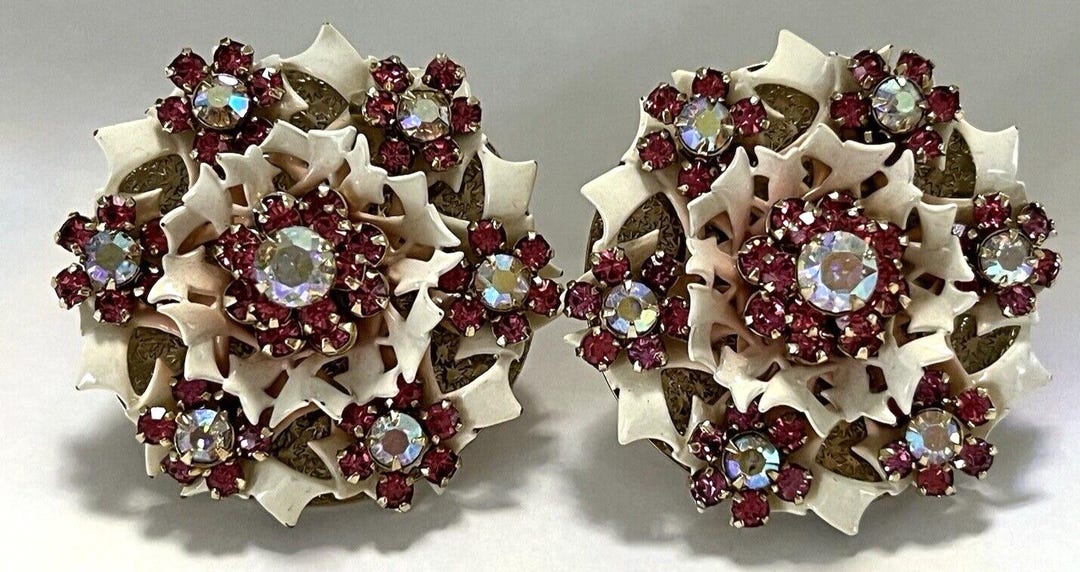 Vintage Stunning White Enamel Aurora Borealis Pink Rhinestone Clip on ...