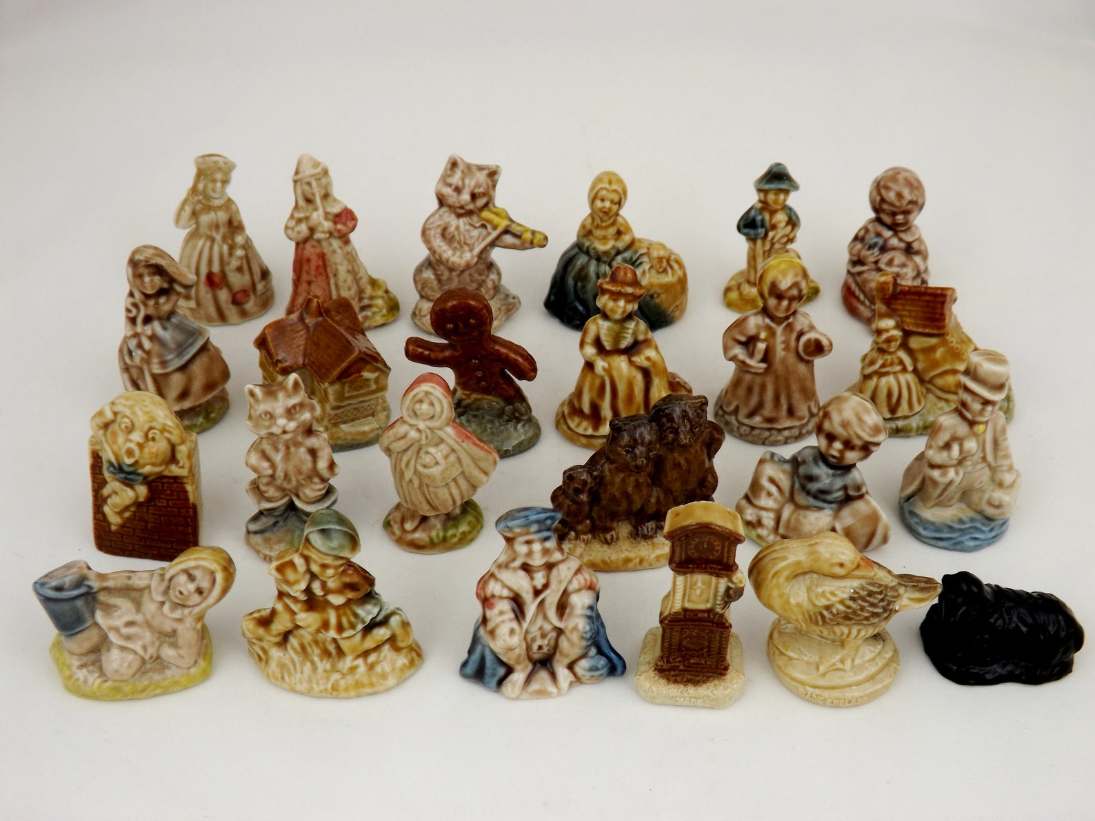 Wade Rare Complete Set of Miniature Nursery's Rhymes All 24 (perfect ...
