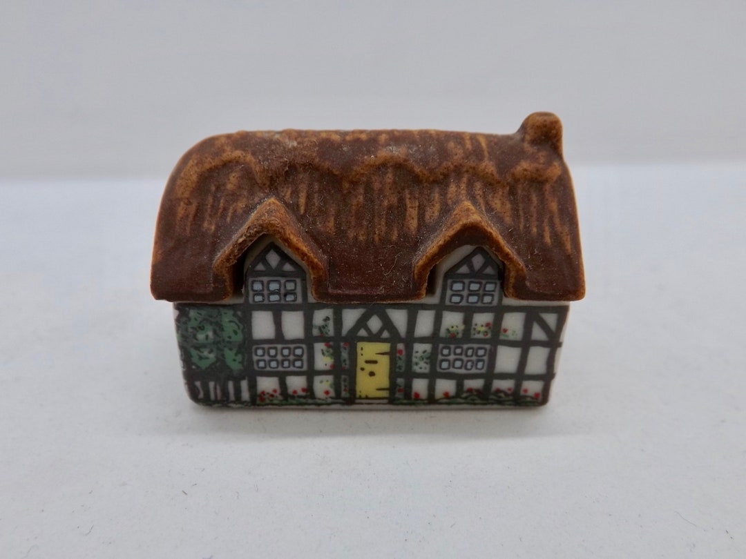 Wade Whimsey on Why Pump Cottage House 1980-87 (perfect) - Etsy