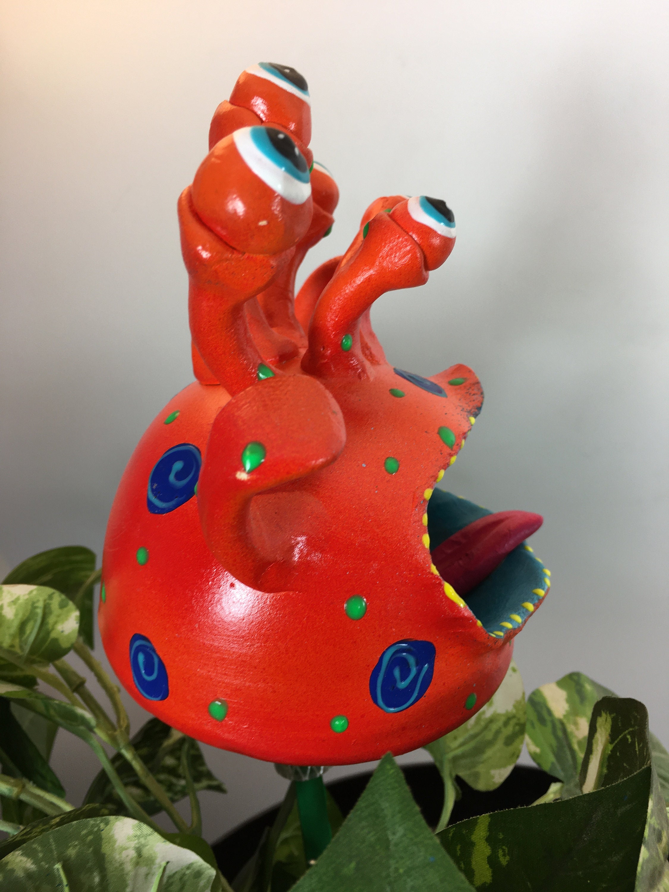 Monster, Alien BirdFeeder, Bird House Garden Stakes,Yard Art, Great ...