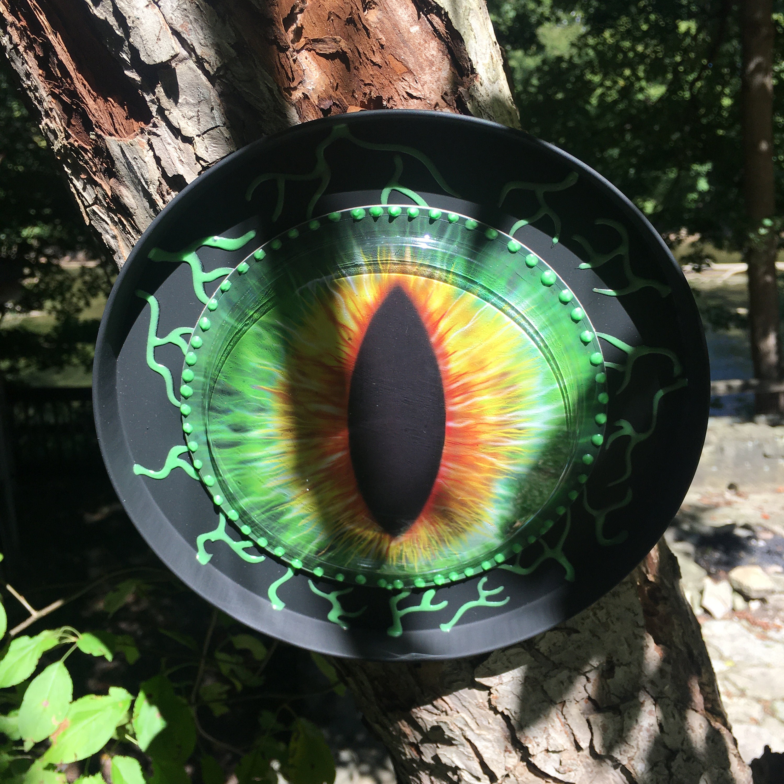 Giant 8 inch Dragon Eyes,Spooky Tree Eyes,Halloween Decoration Glow in ...