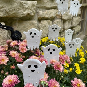 Spooked Ghost Garden Stake Spooky Plant Decor Clay Ghost Halloween ...