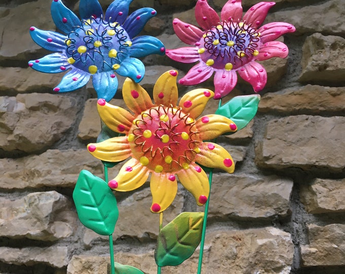 Metal Flower Garden Decor, Metal Sculpture Set of 7, 24'' Tall, Garden ...