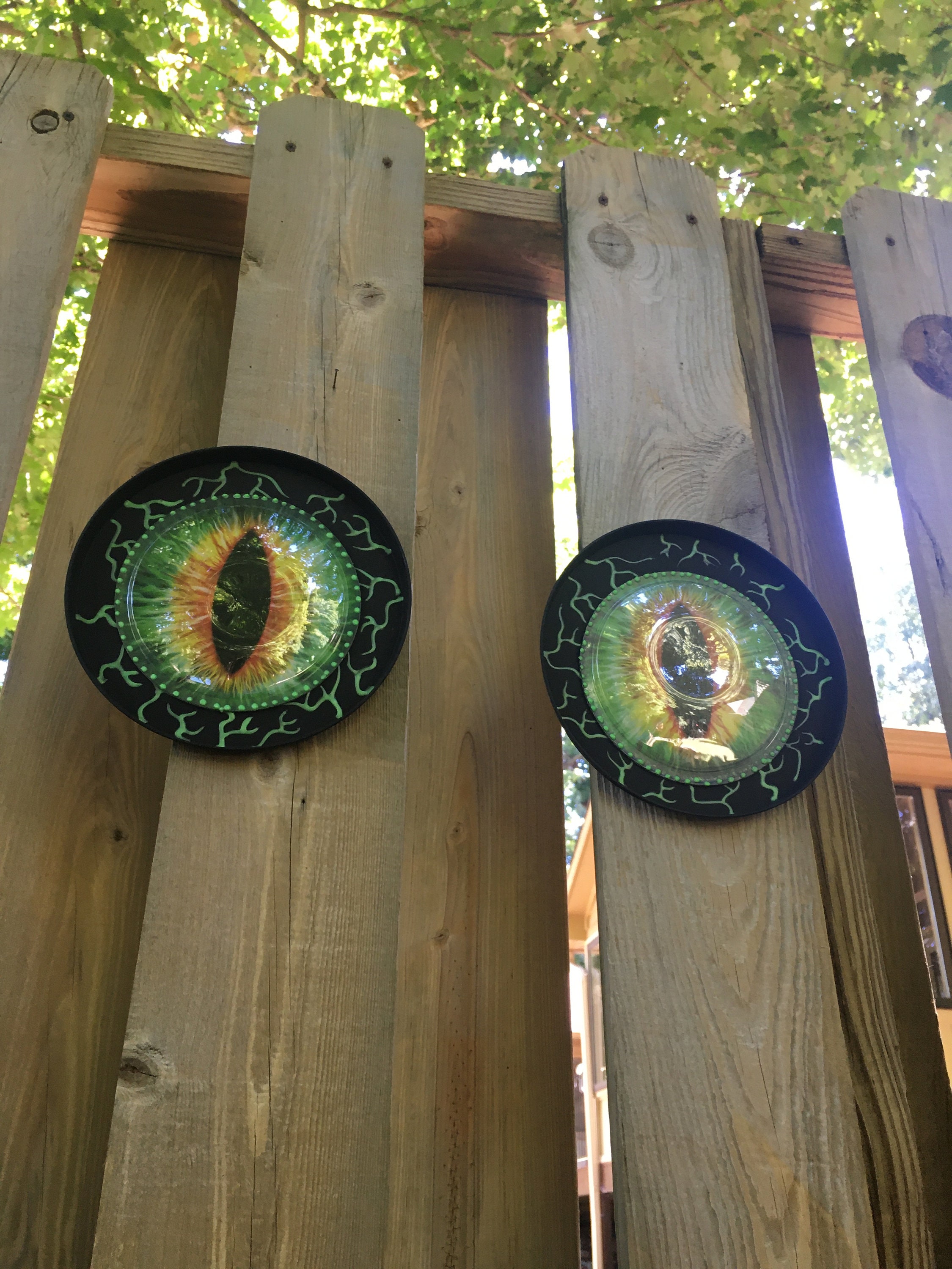 Giant 8 inch Dragon Eyes,Spooky Tree Eyes,Halloween Decoration Glow in ...