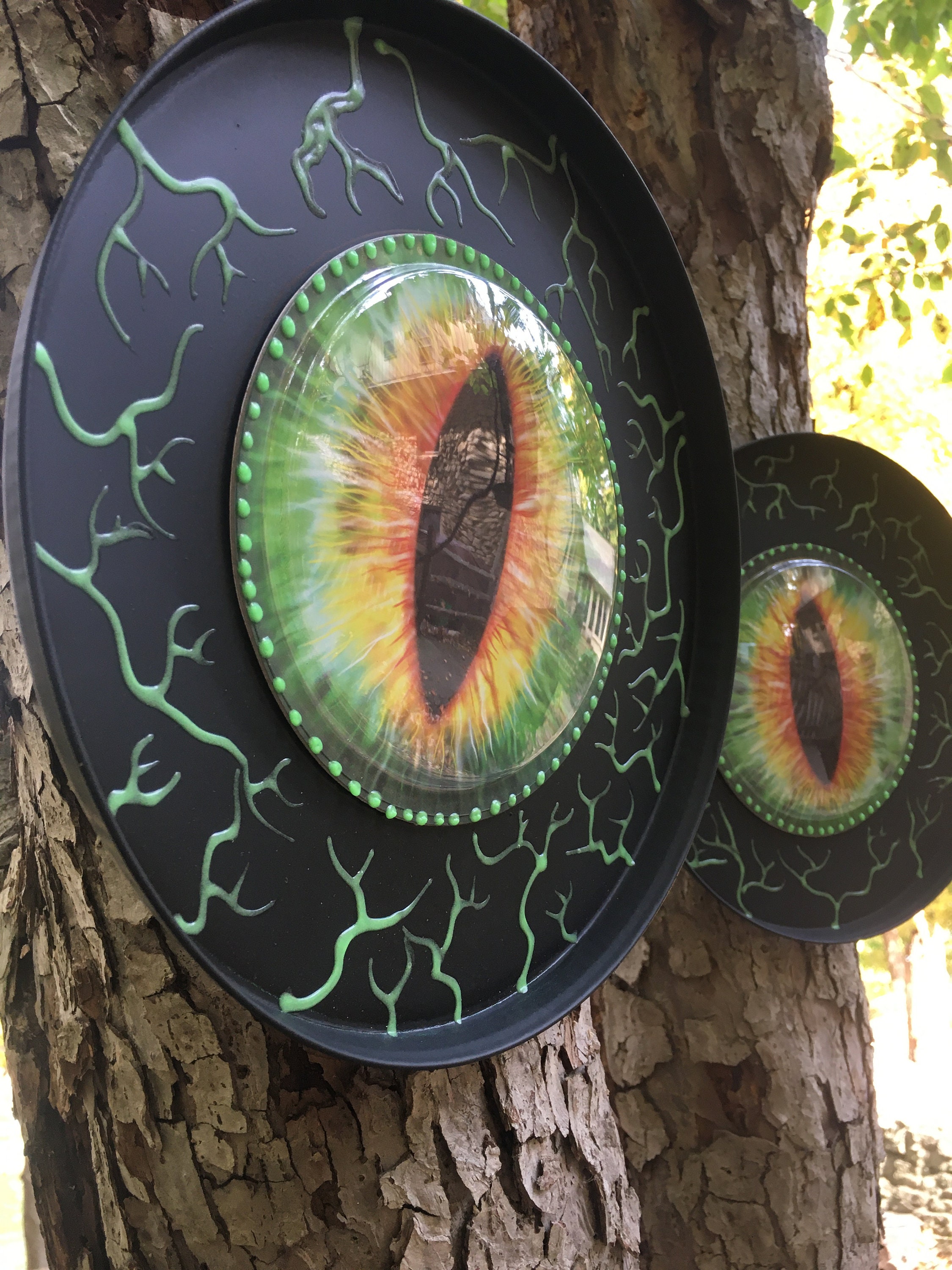Giant 10 inch Dragon Eyes,Spooky Tree Eyes,Halloween Decoration Glow in ...