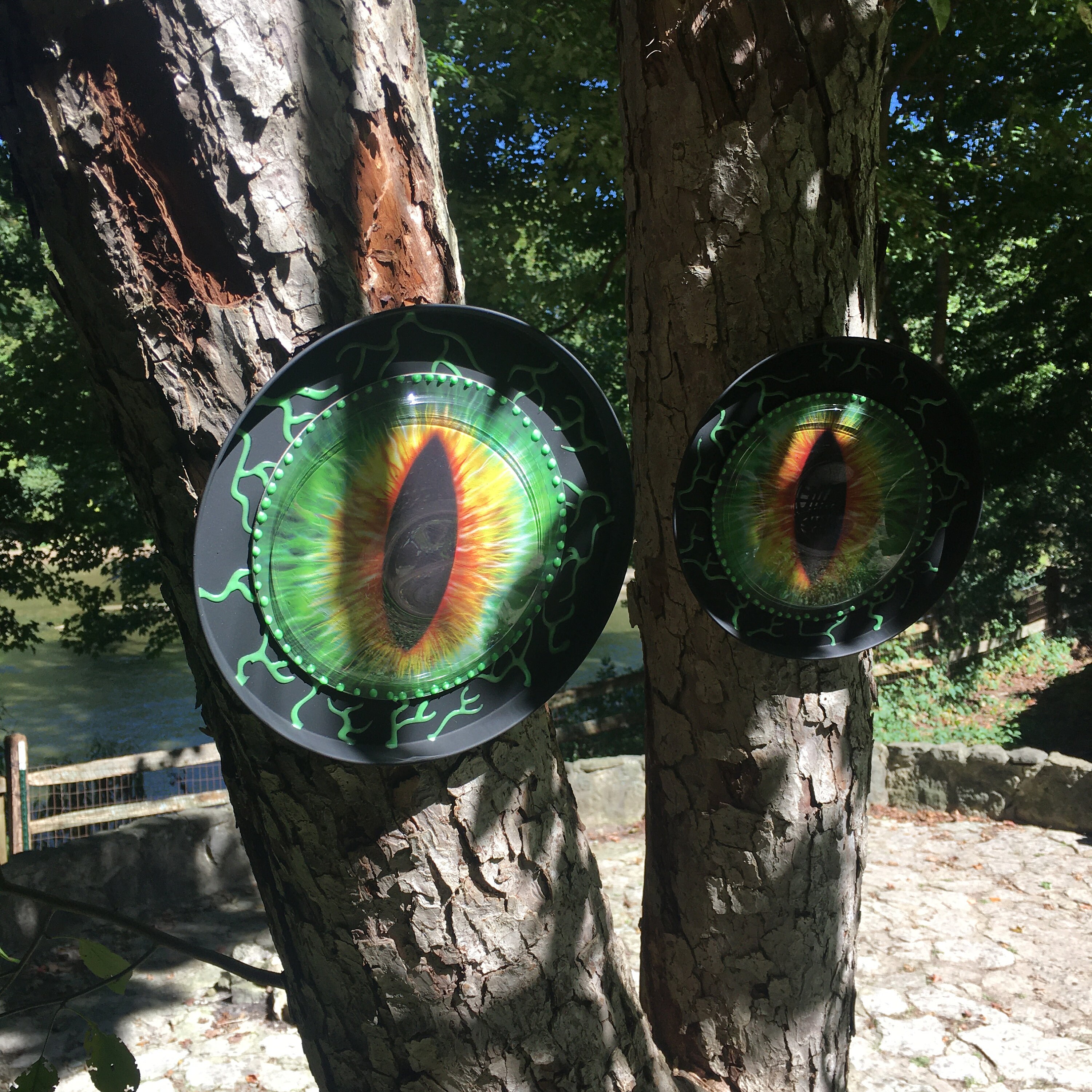 Giant 8 inch Dragon Eyes,Spooky Tree Eyes,Halloween Decoration Glow in ...