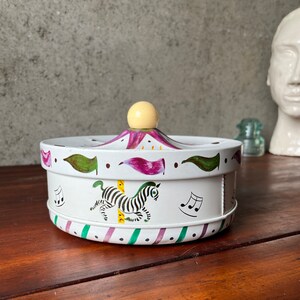 Vintage 1950s Toleware GUILDCRAFT NYC Orig Lidded Container / Candy ...