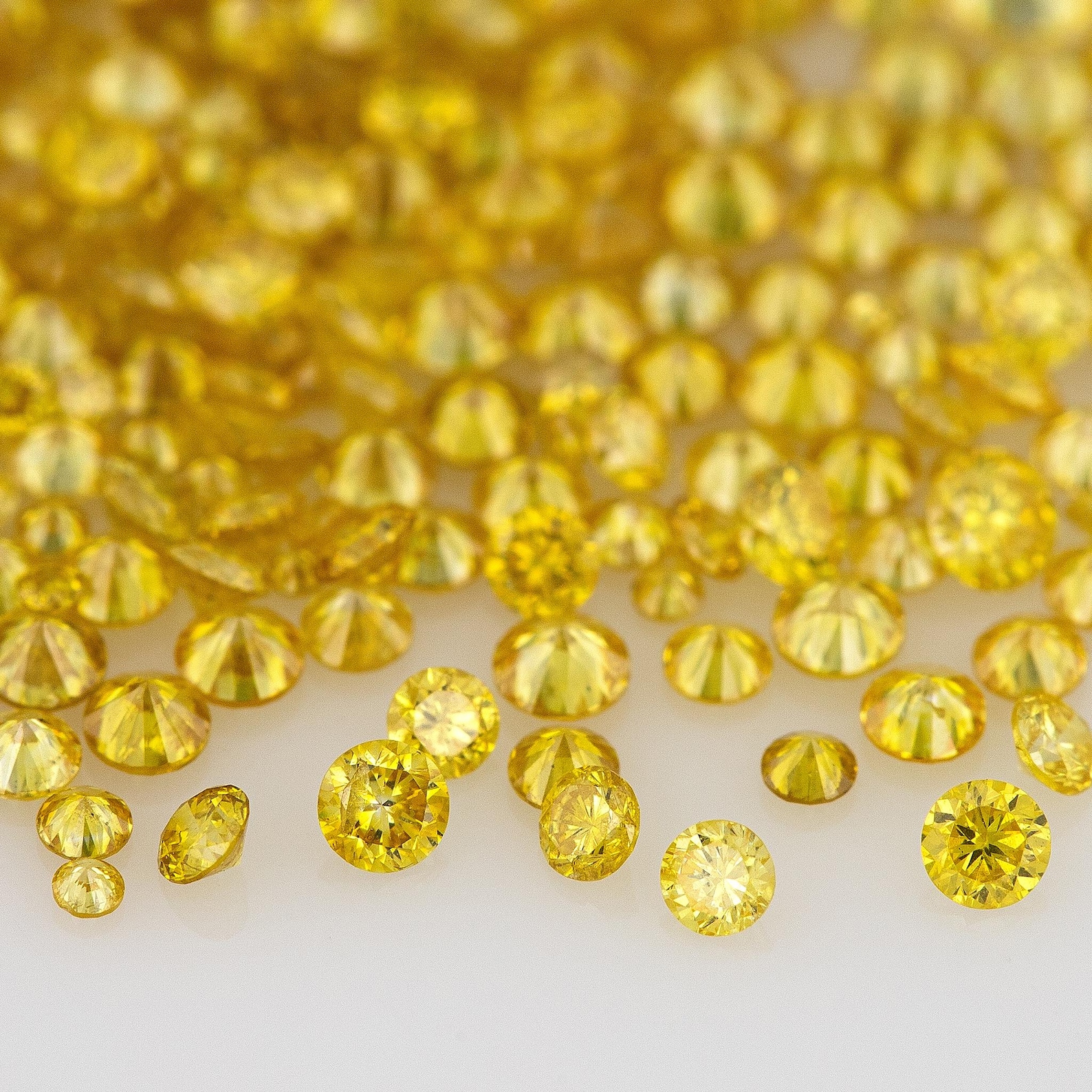 Canary Diamonds 0.25ct 0.8mm to 2.5mm Mix Scoop Fancy Vivid Yellow ...