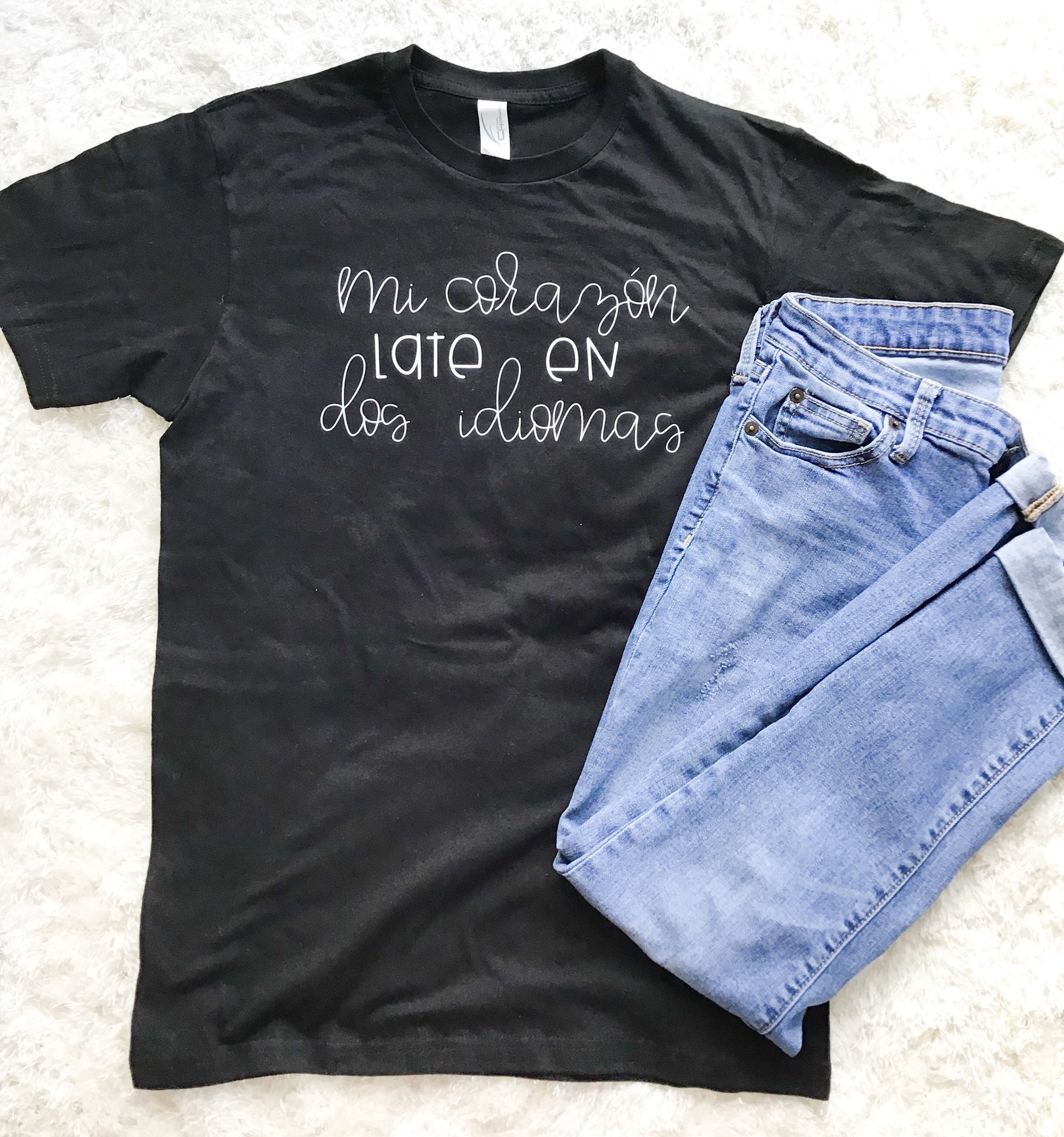 Mi Corazon Late En Dos Idiomas T-shirt | Unisex Crew Neck Short Sleeve ...