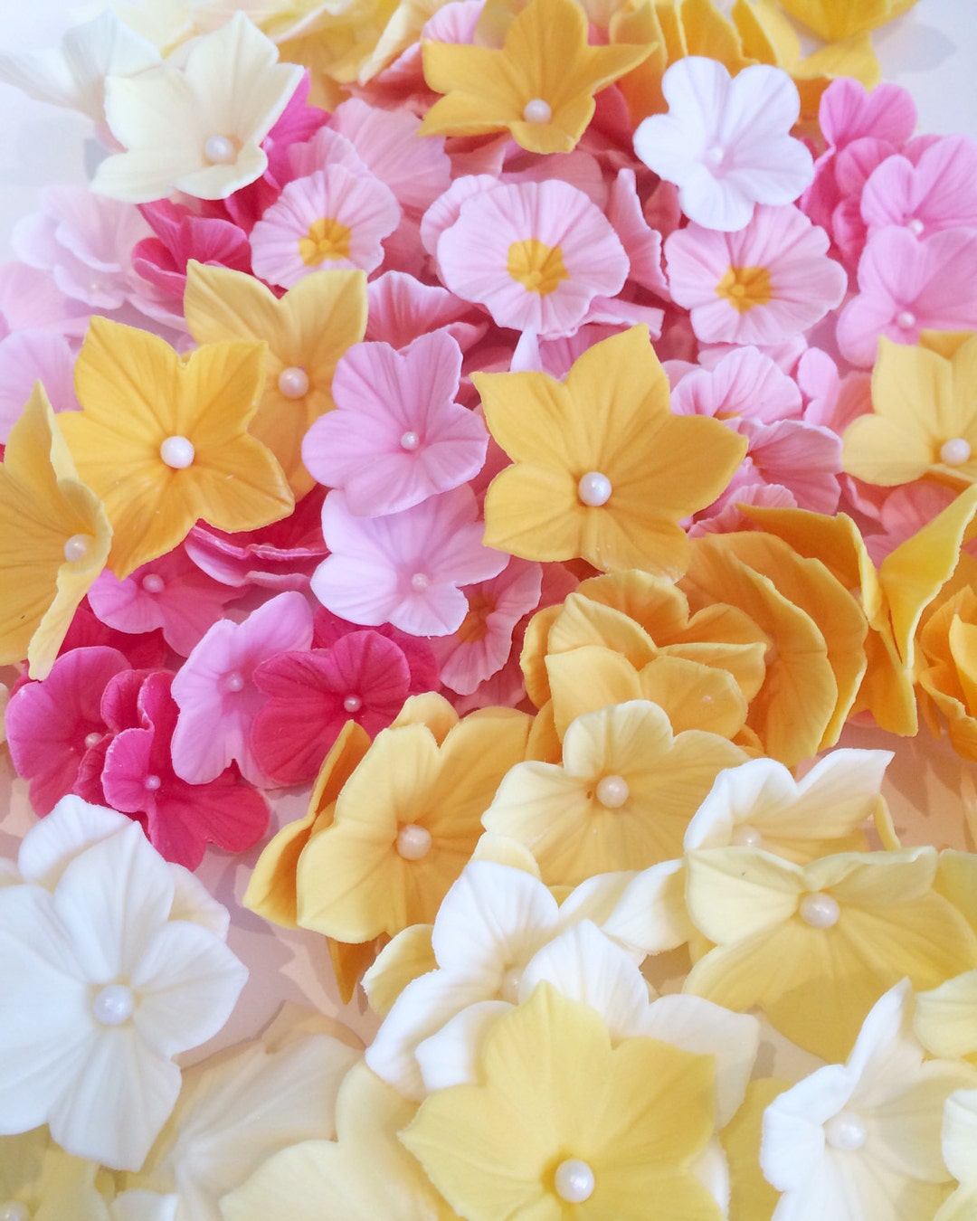 25 Hand Modelled Sugarpaste Flowers. Completely Edible. Hand Made to ...