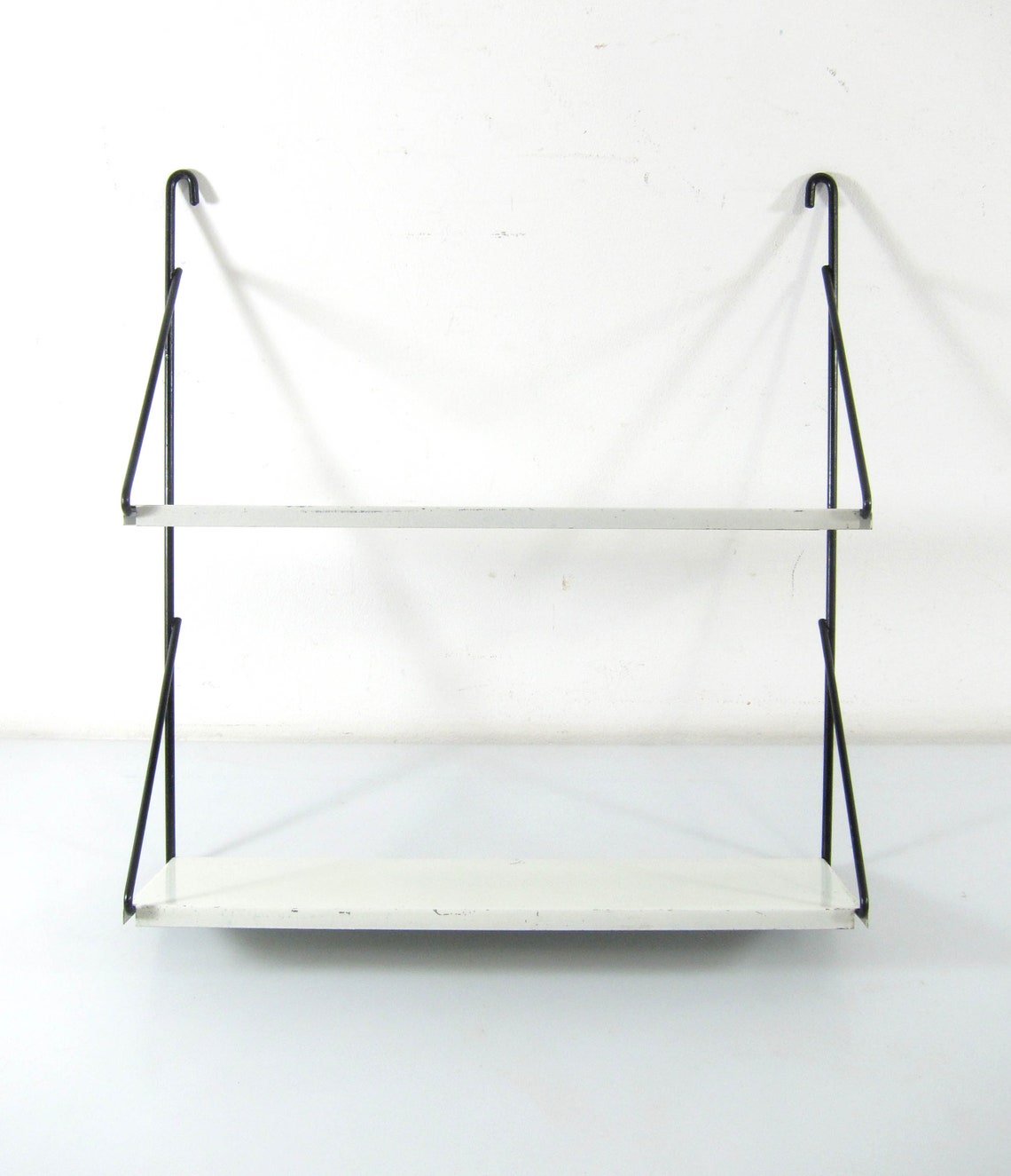 Tomado / Pilastro 1950s White and Black Shelves Retro - Etsy