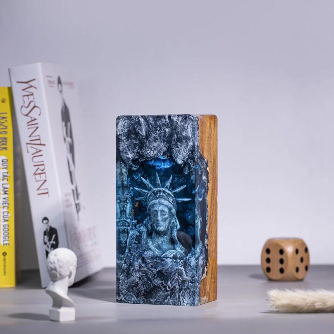 Statue of Liberty Resin Night Light, Statue of Liberty and Diver Epoxy ...