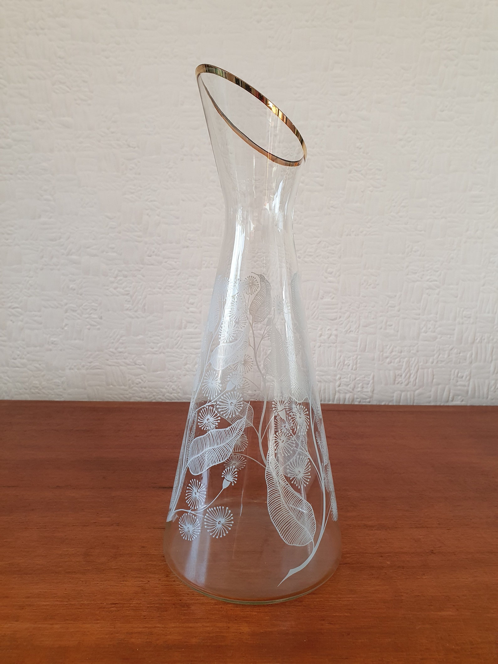 Iconic Giraffe Carafe by Chance Glass In the Calypto | Etsy