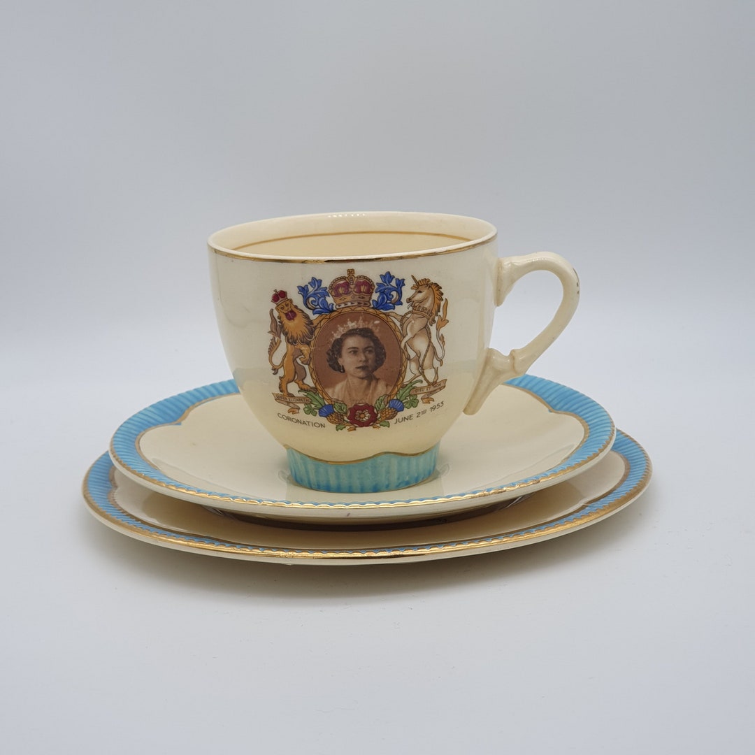 Clarice Cliff - Queen Elizabeth II Coronation Trio - Etsy