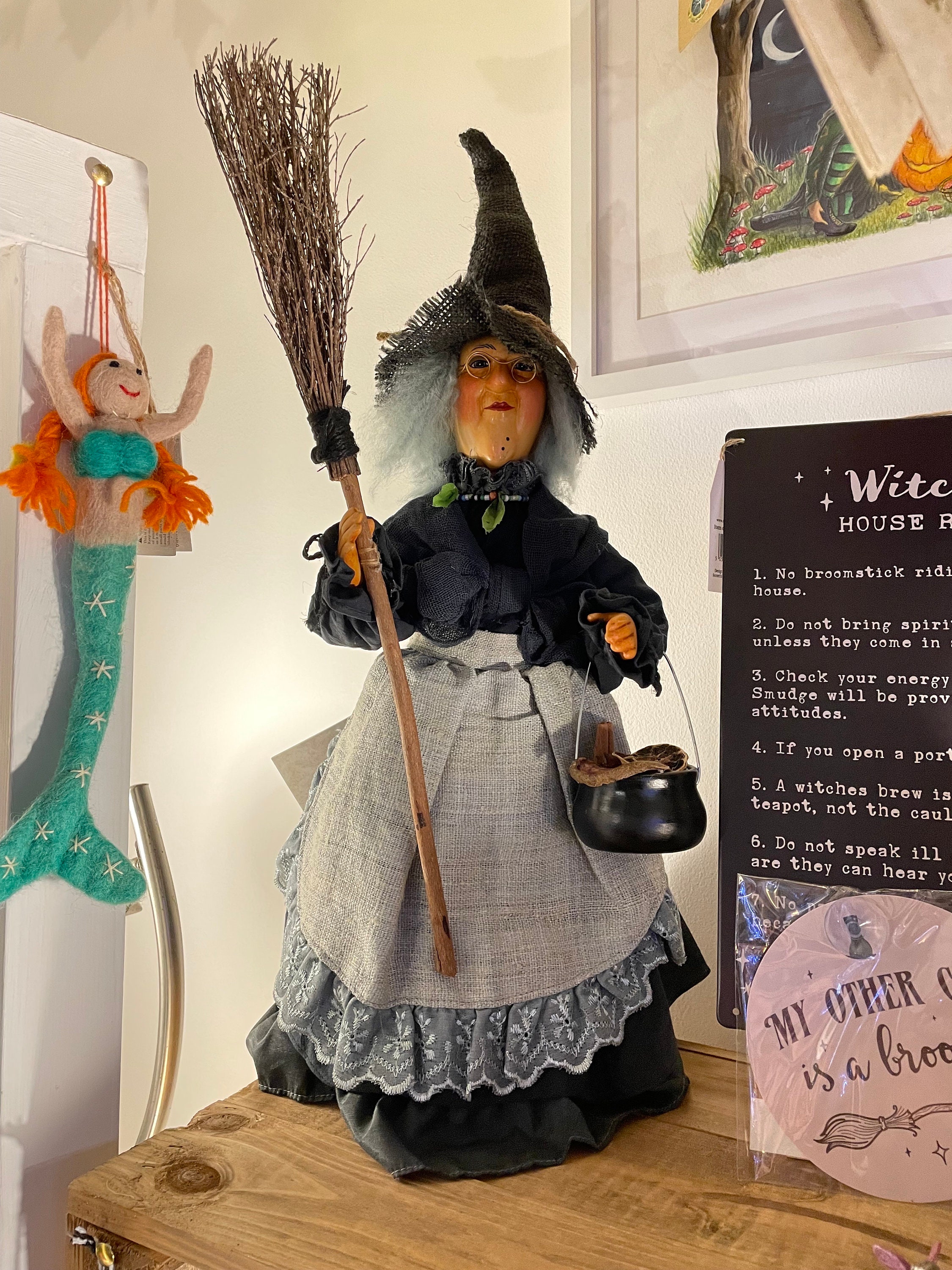 Witches of Pendle - Maud Standing Witch - Grey - 40cm