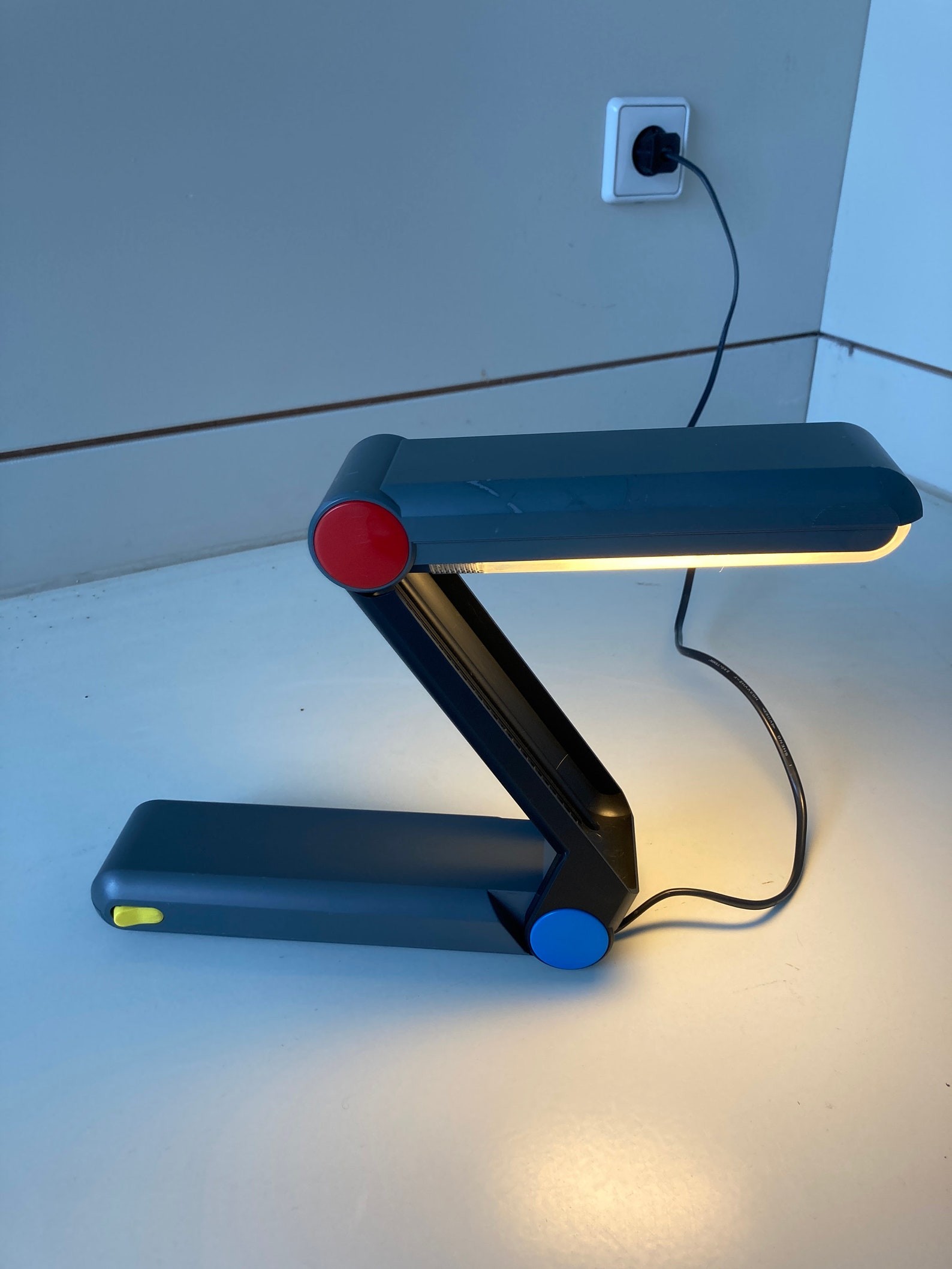 Philips Z-lamp FGG 200 Z Model Foldable Table Lamp Desklight Memphis ...