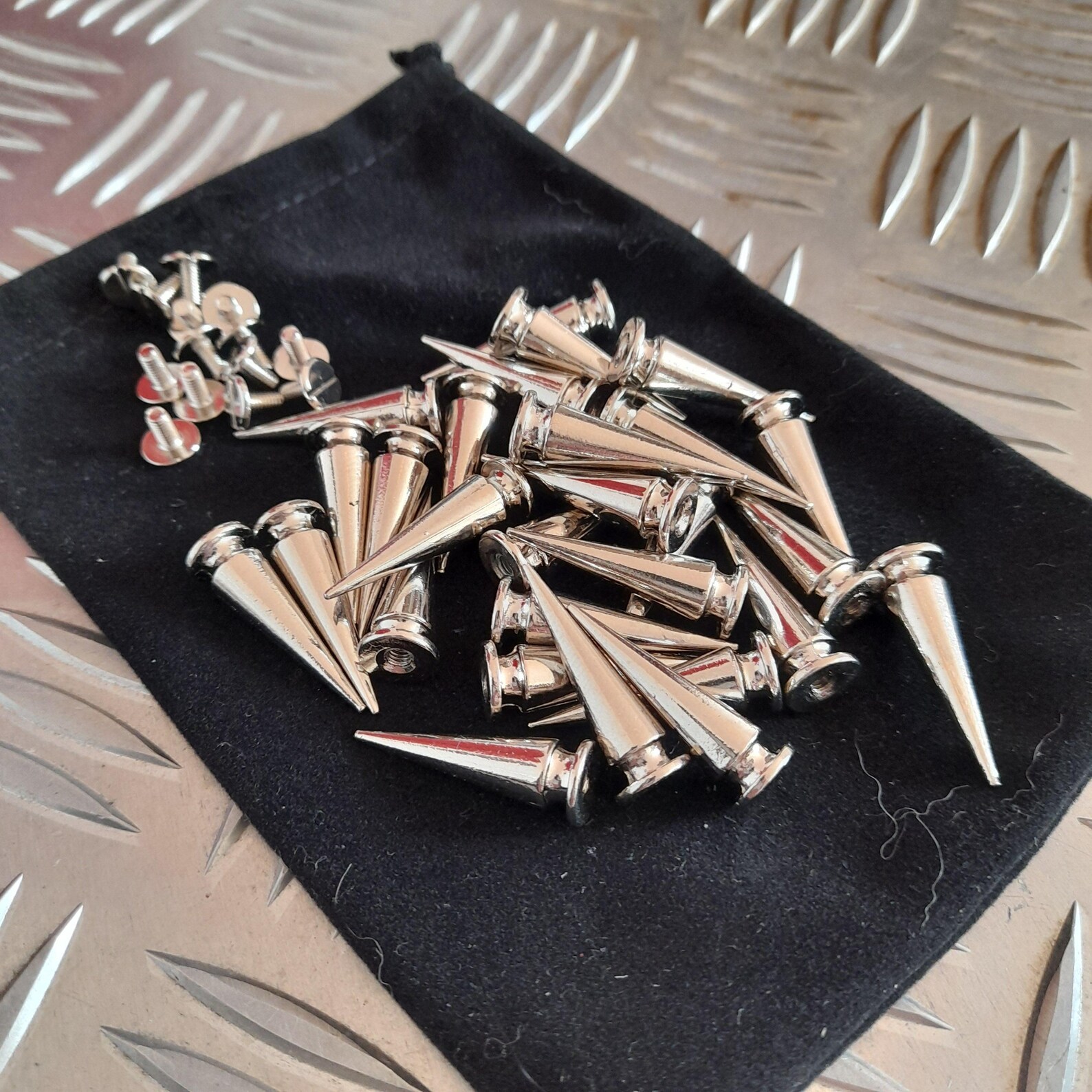 Lot of 100 Stud Spikes With Screws - Spikes - Lot of Spikes - 100 Stud ...