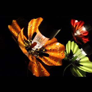 One Metal Poppy Solar Light Flower - Etsy Canada