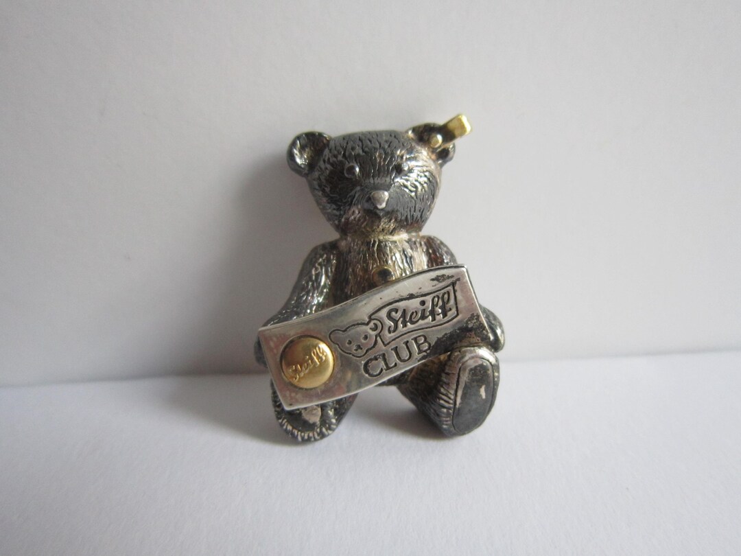 17/ Bouton Steiff dans l'oreille. Broche en argent sterling (925 Ag ...
