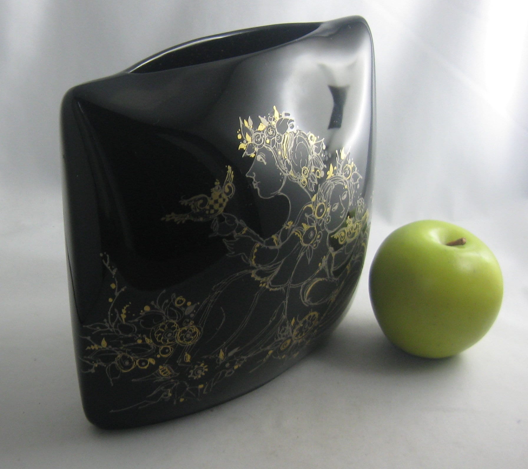 ROSENTHAL Germany. Porcelaine Noire. Large Porcelain Vase SEMIRAMIS ...