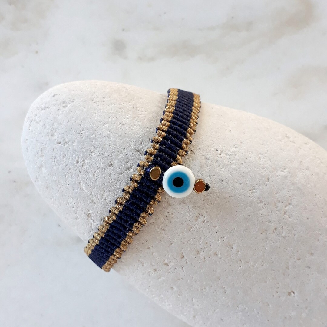 Pulsera de macramé micro azul con perla de ojo maligno - Etsy España
