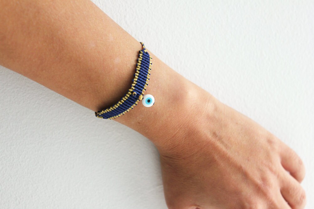Pulsera de macramé micro azul con perla de ojo maligno | Etsy