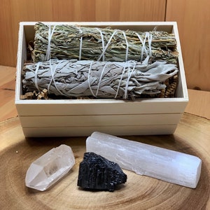 Intro to Sage & Crystals Gift Set | White Sage Black Sage, Quartz ...