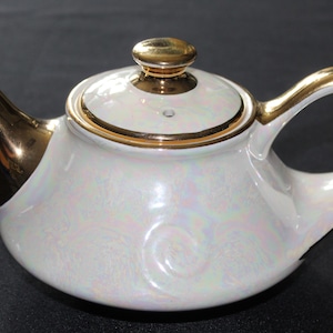 Pearl China Company Teapot Iridescent 22kt Gold Hand Decorated Tea Pot ...