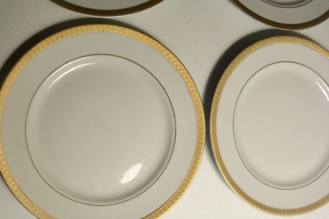 Gabbay Queen Victoria Set of Four Dinner Plates - Etsy