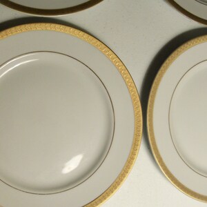 Gabbay Queen Victoria Set of Four Dinner Plates - Etsy