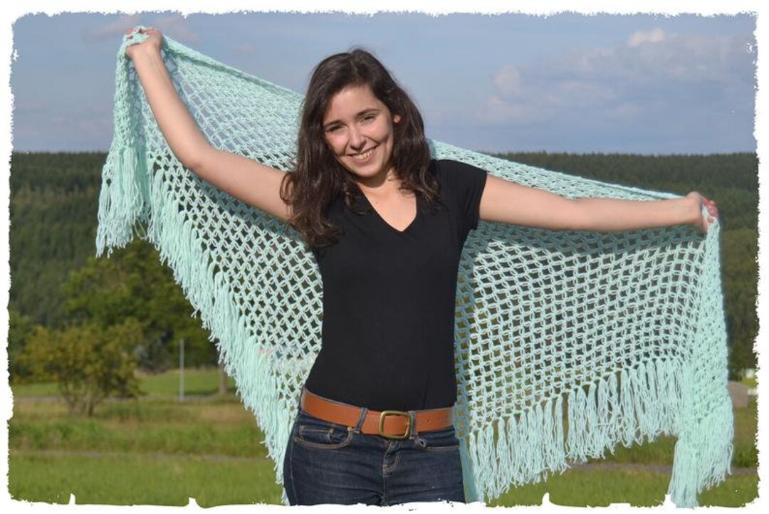 SALE LOVA Crochet Shawl in Mint in a Great Love Knot Pattern, Stole ...