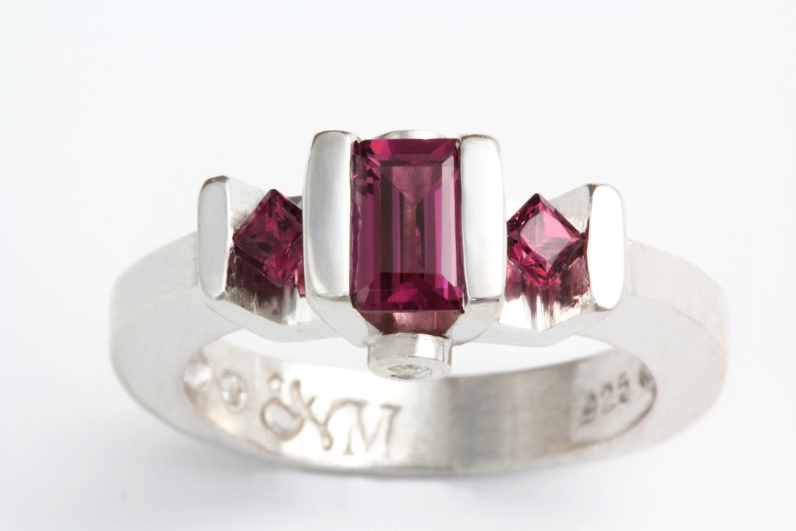 Raspberry Rhodolite Garnet Ring, Classic Ring, Elegant Jewelry, 3 Stone ...