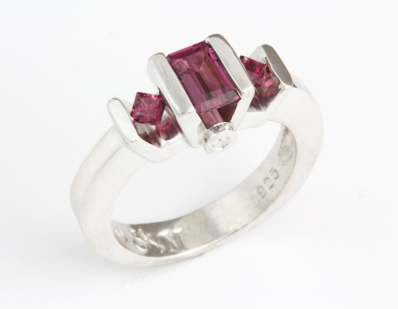 Raspberry Rhodolite Garnet Ring, Classic Ring, Elegant Jewelry, 3 Stone ...