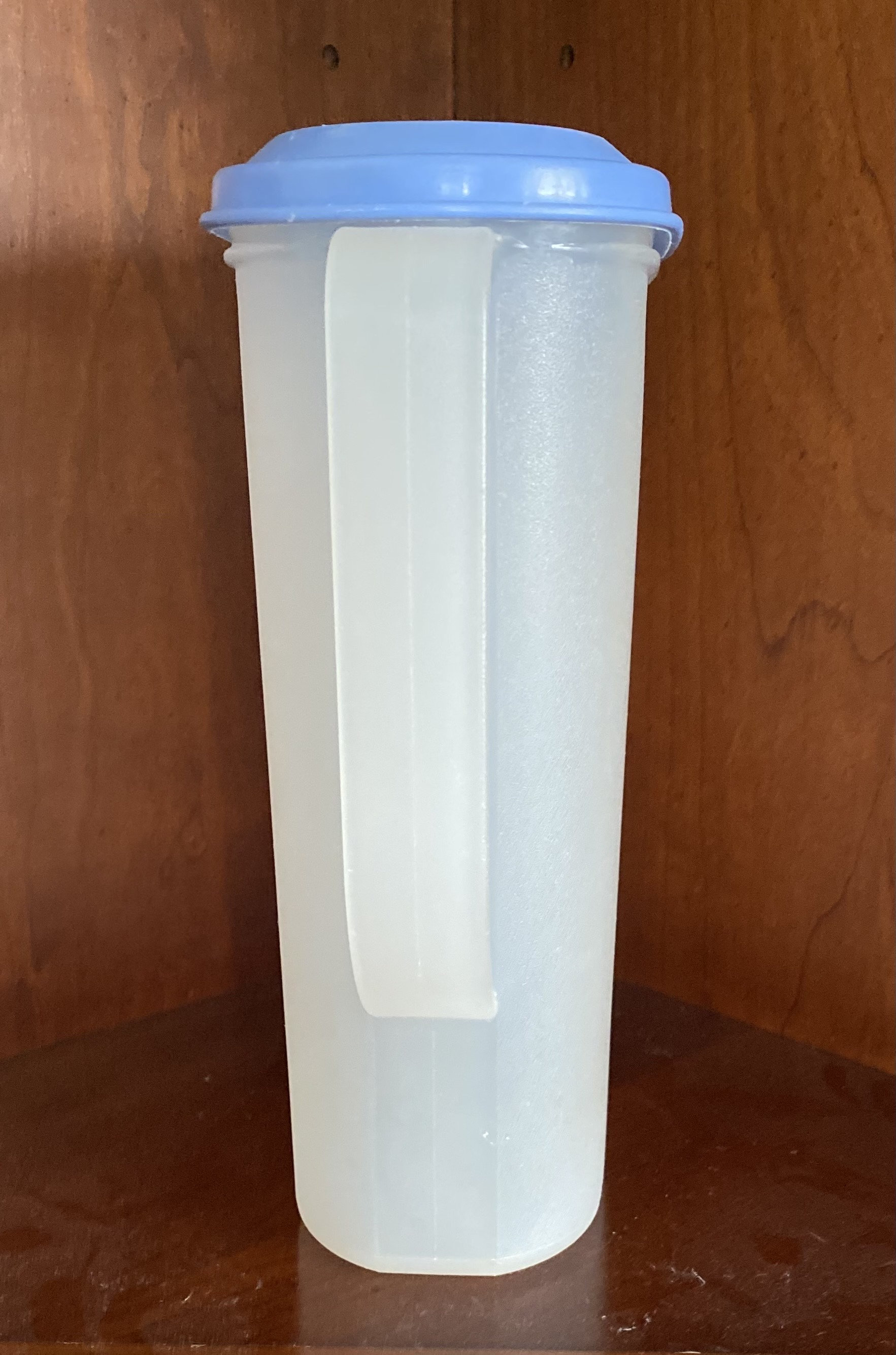 Tupperware One and a Half Quart Vintage Pitcher With Blue Lid/ready to ...