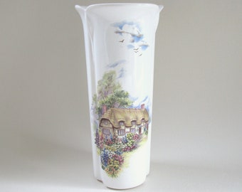 Hull Pottery Vase - Etsy UK