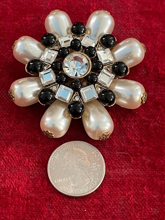 Craft signed brooch in pearls, rhinestones,and jet bl… - Gem