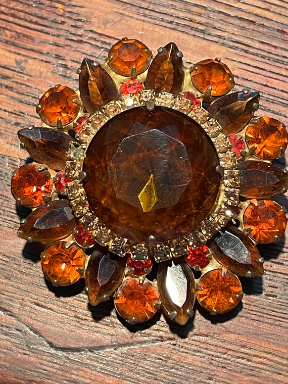 1950s brooch of faux amber, topaz,and citrine color s… - Gem