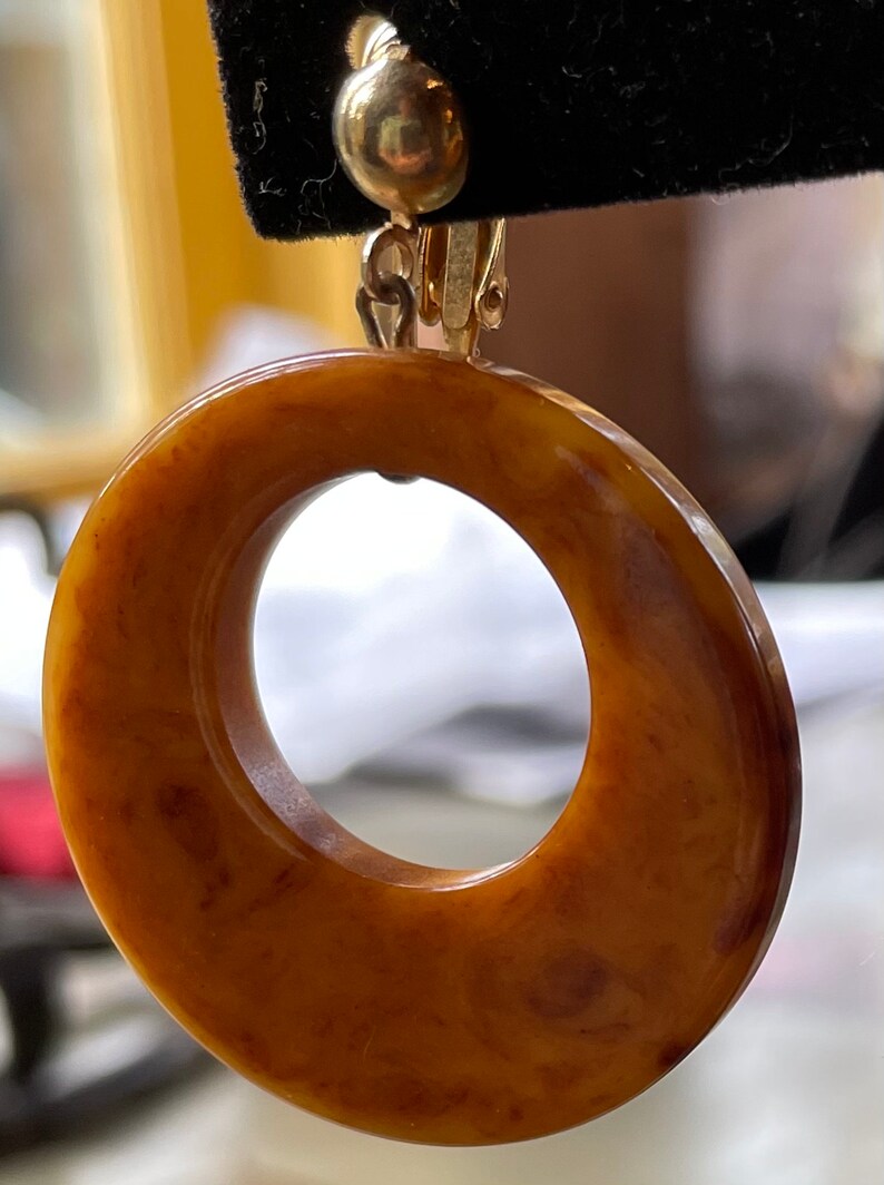 Bakelite 1960s Mod Mottled Butterscotch Clip on Hoop Earrings - Etsy