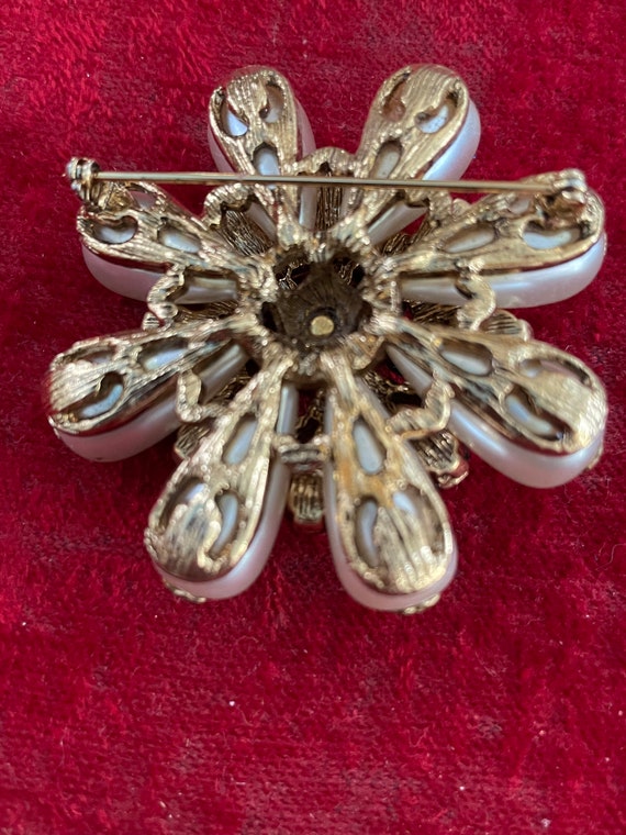 Craft signed brooch in pearls, rhinestones,and jet bl… - Gem