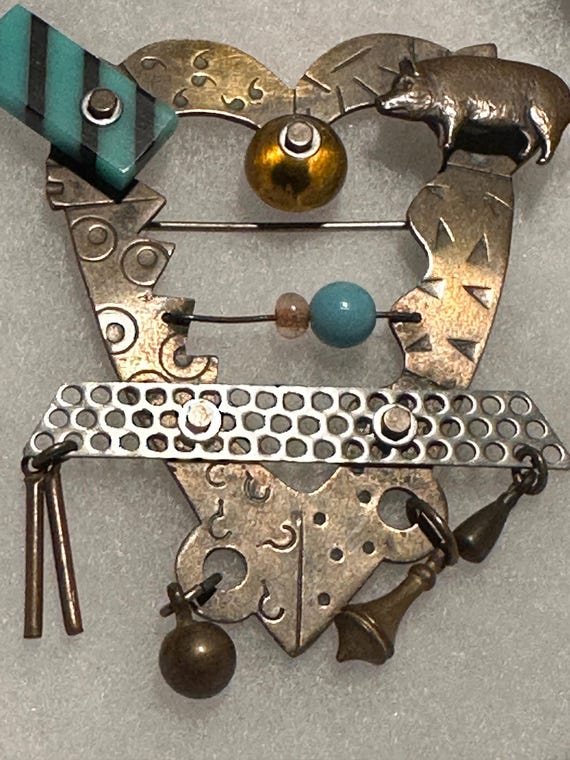 Thomas Mann heart brooch with pig and various techno … - Gem