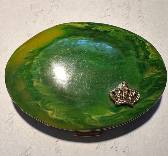 Bakelite and brass loose powder compact, circa 1940s,… - Gem