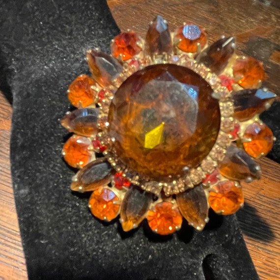 1950s brooch of faux amber, topaz,and citrine color s… - Gem