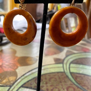 Bakelite 1960s Mod Mottled Butterscotch Clip on Hoop Earrings - Etsy