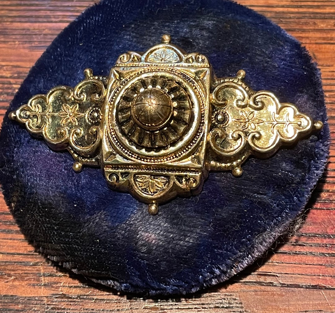 Victorian Resurgence Pinchbeck Style Brooch Circa 1930s - Etsy